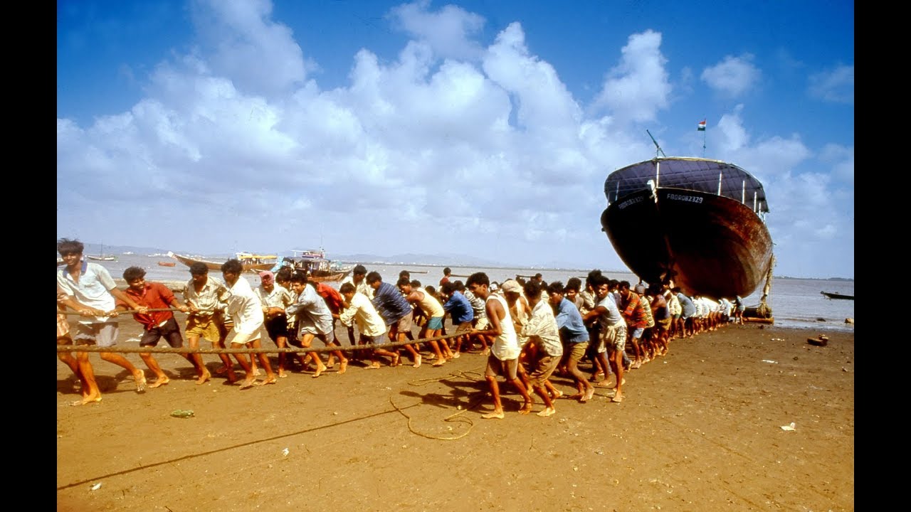 Vasai Pre Monsoon Boat Pulling - YouTube