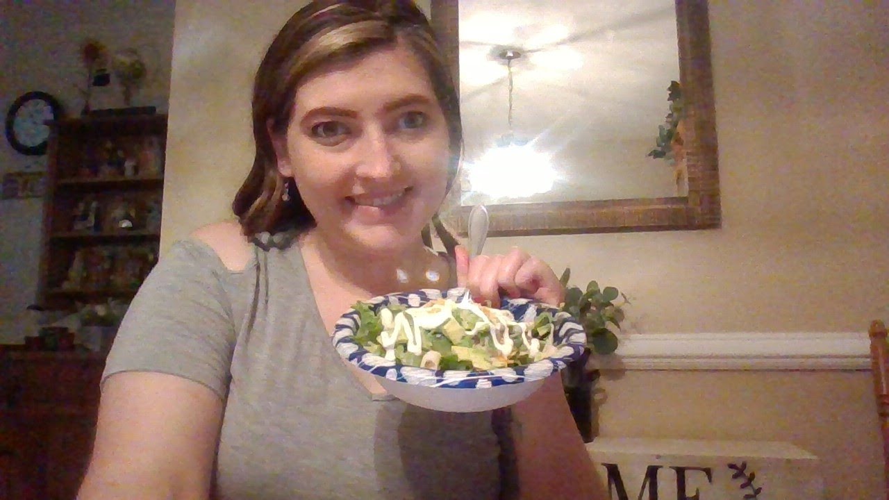 Eat lunch w me + banana bread recipe! - YouTube