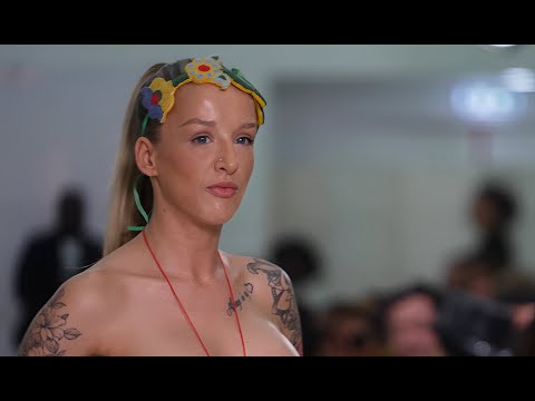 Isis Fashion Awards 2025 – Creative Accessory Fashion Walk | Suzan Studio Collection