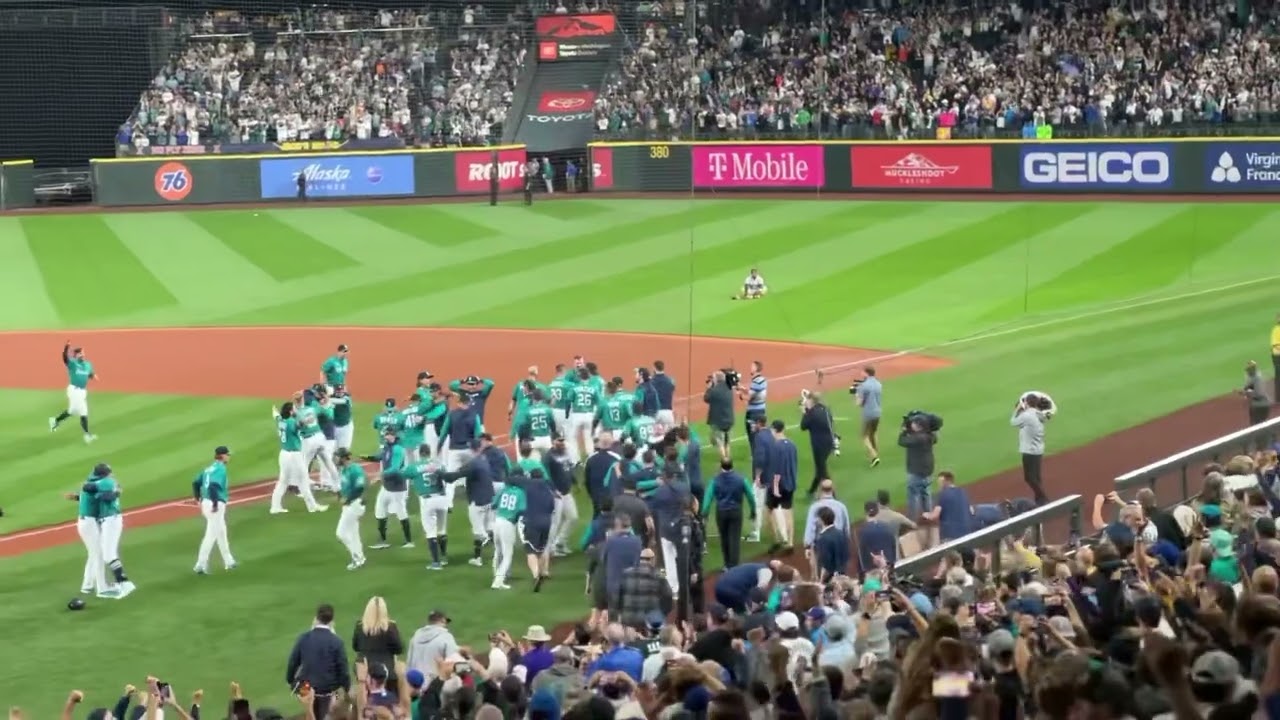 Cal Raleigh sends Mariners to post season for first time in 21 years ...