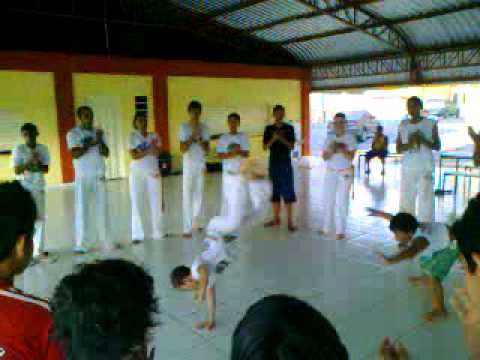 abada capoeira Ryan x Biua criança tambem joga