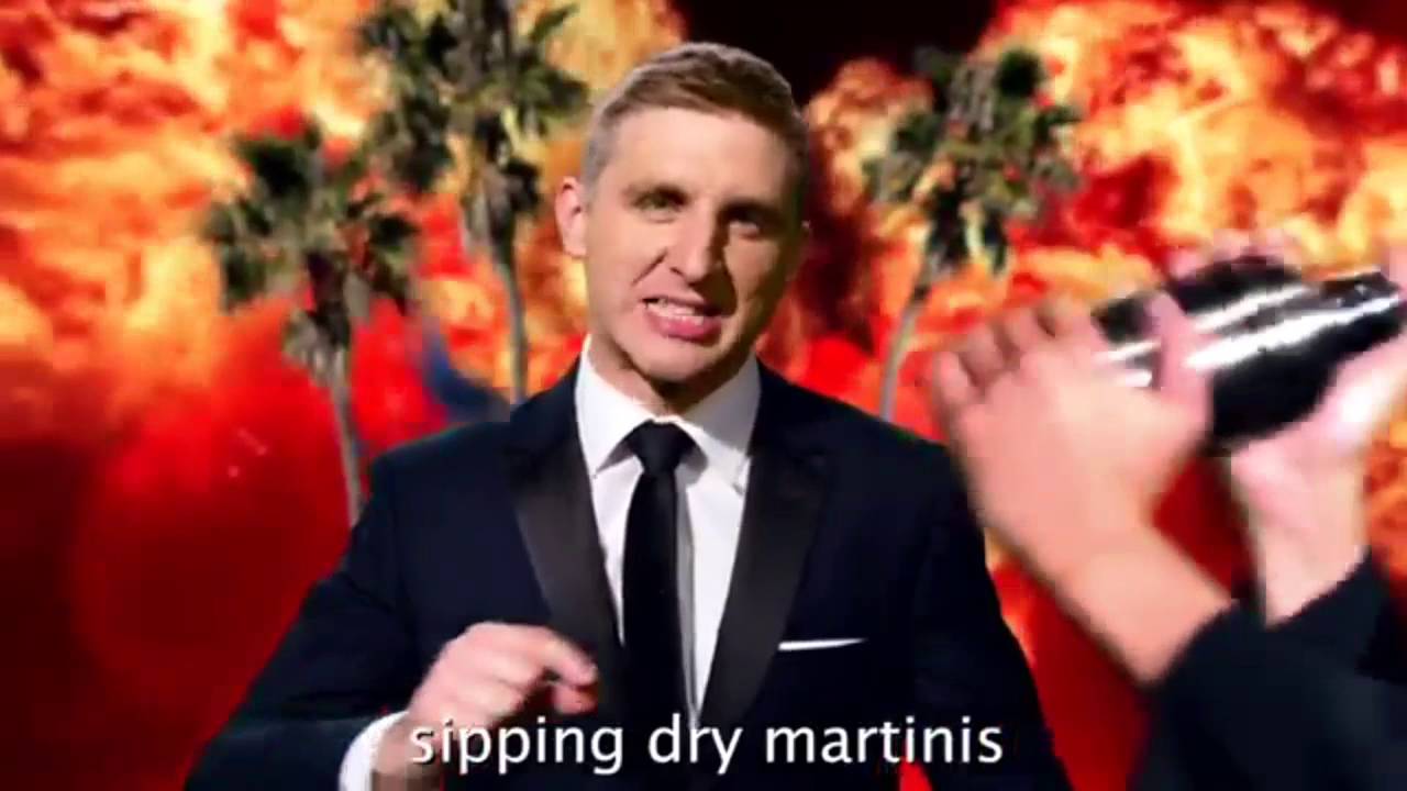 Erb James Bond vs Austin Powers review - YouTube