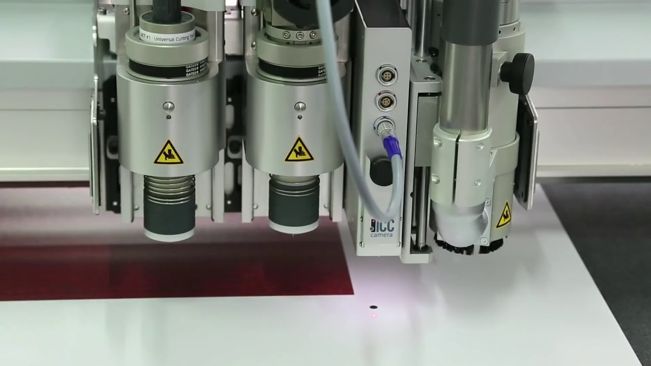 Zund G3 3XL-3200 Cutter - YouTube