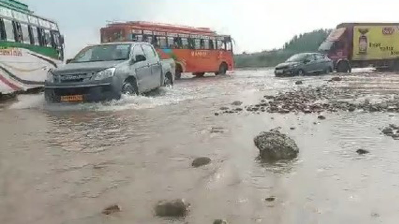 Kathua: Heavy Jam At Lakhanpur as Traffic Disrupted Due To Damages To ...