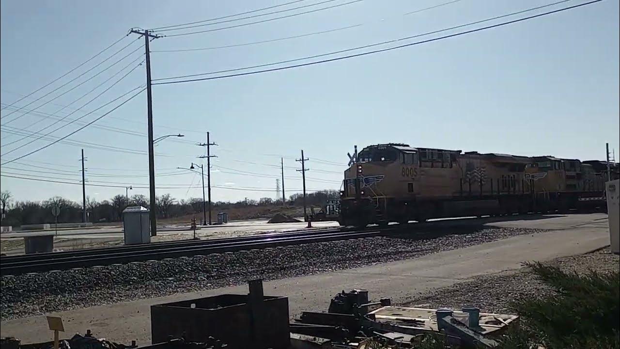 UP 8005 leads ZSCG2-13. - YouTube