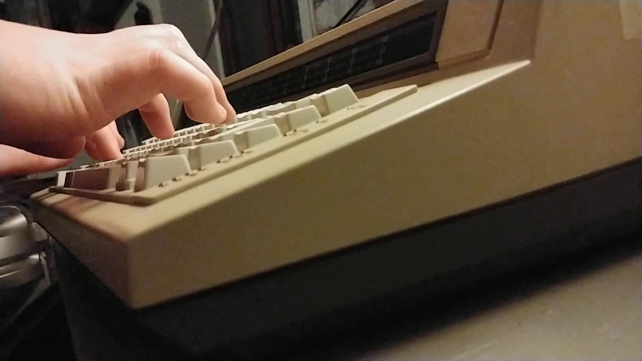 Typing on the Buckling Springs Mechanism of the IBM 6715 - YouTube
