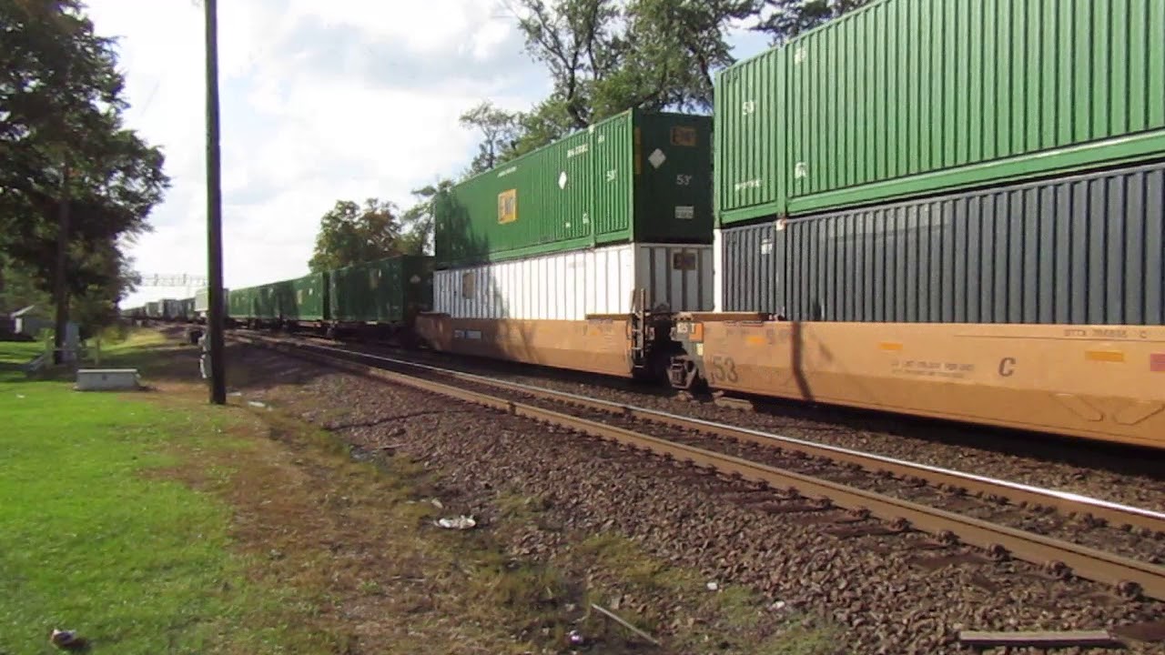 Eastbound UP 3826 and Westbound UP 7517 on the Union Pacific - YouTube