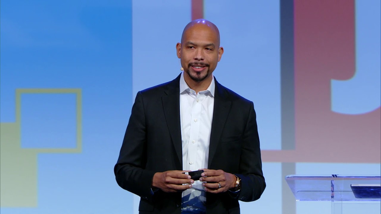 #JOIN19 Keynote - Looker CPO Nick Caldwell explains and describes ...