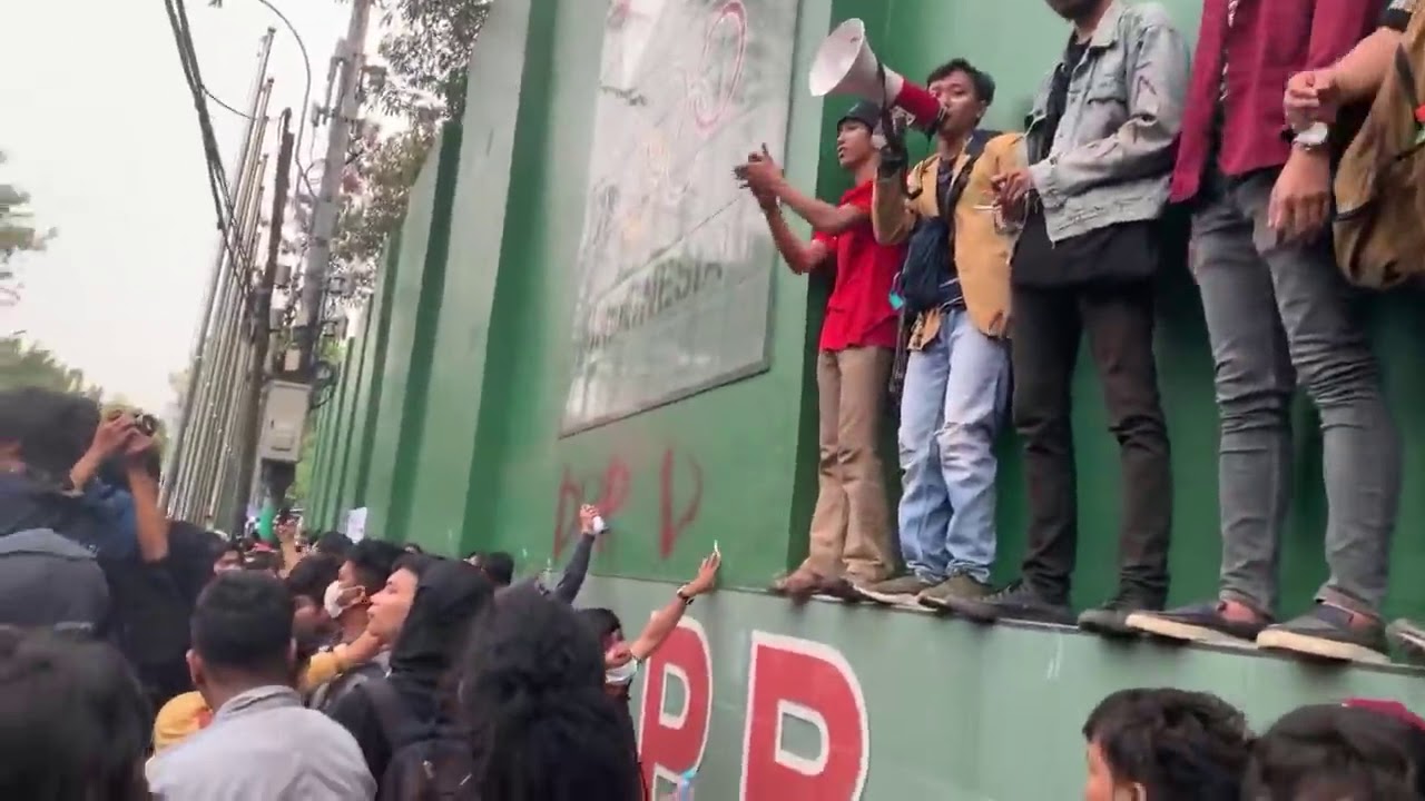 Demo Mahasiswa Di DPR - YouTube