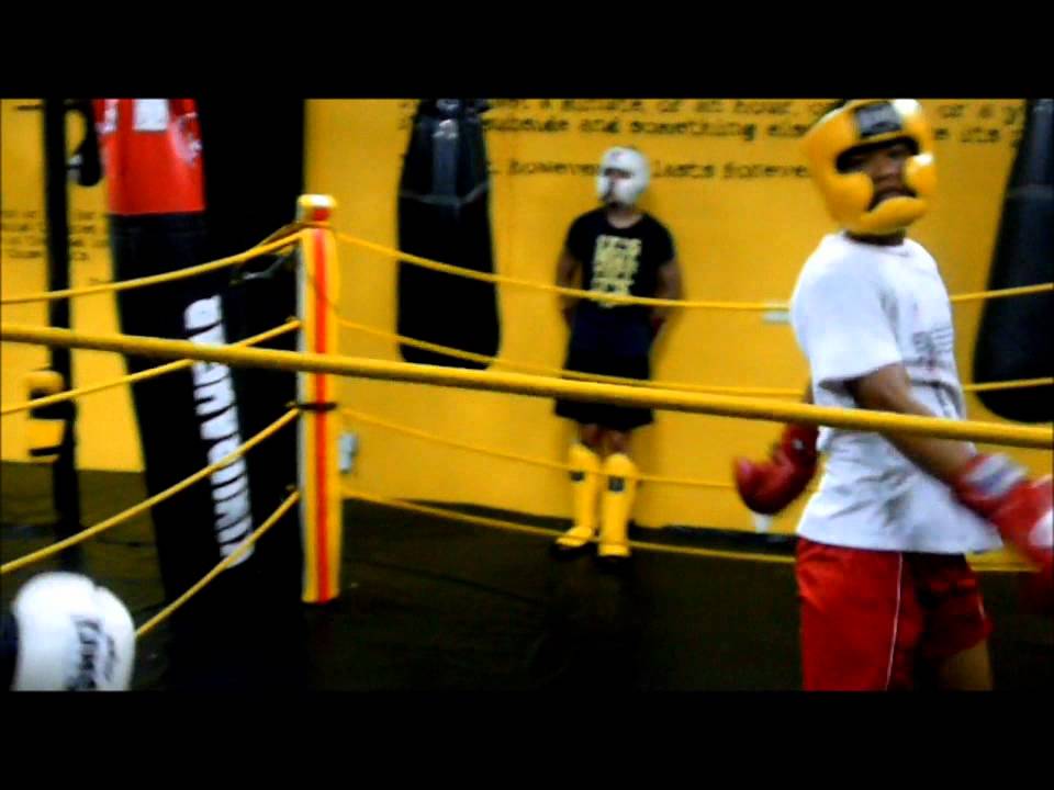 MUAY THAI AND BOXING SPARRING JUGGERNAUT FIGHT CLUB SINGAPORE - YouTube