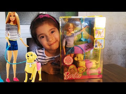 Barbie ve Kaka Yapan Köpeğinin Tuvalet Eğitimi Paketini Açtık / Yürüyen ve Kaka Yapan Köpek :)