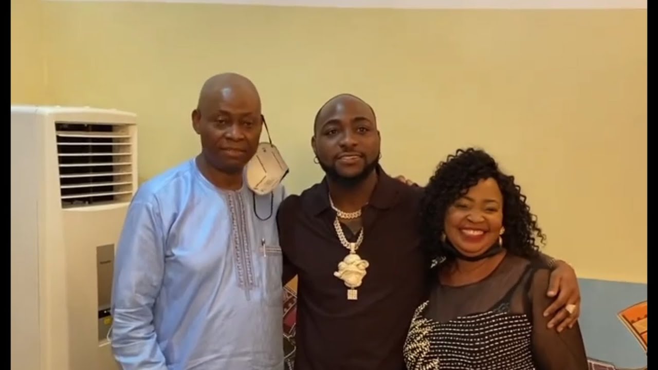 Davido Storms His Father's House To Celebrate Christmas - YouTube
