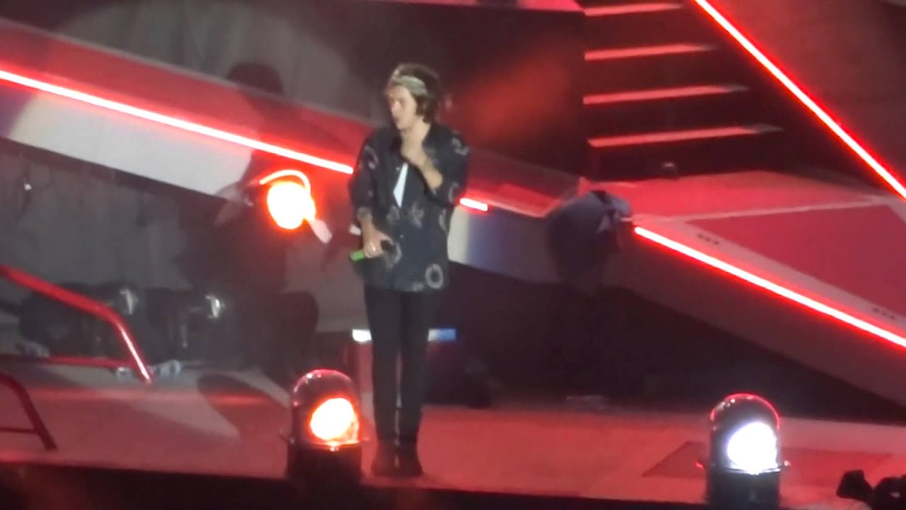 1D - What Makes You Beautiful - WWA Tour 7.6.2014 HD - YouTube