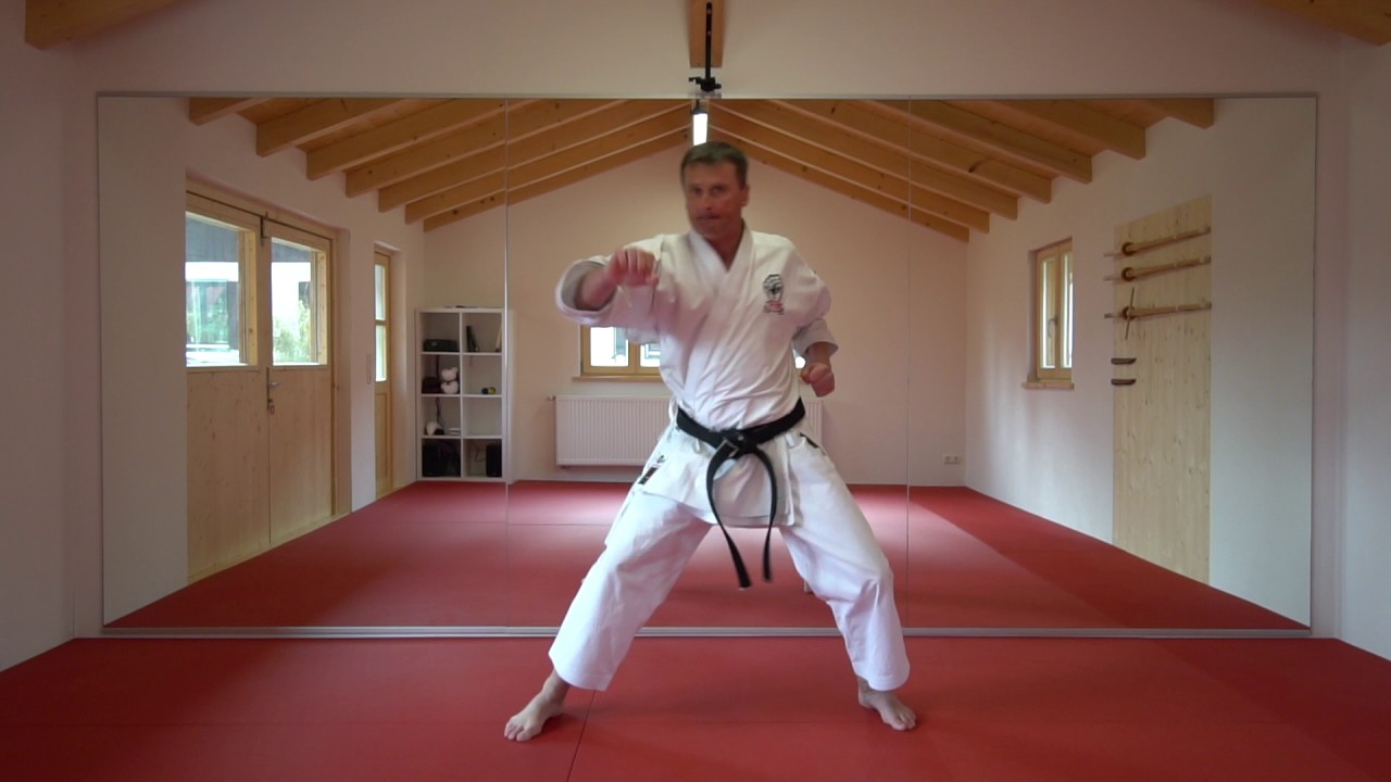 three minutes karate "Tekki nidan" - YouTube