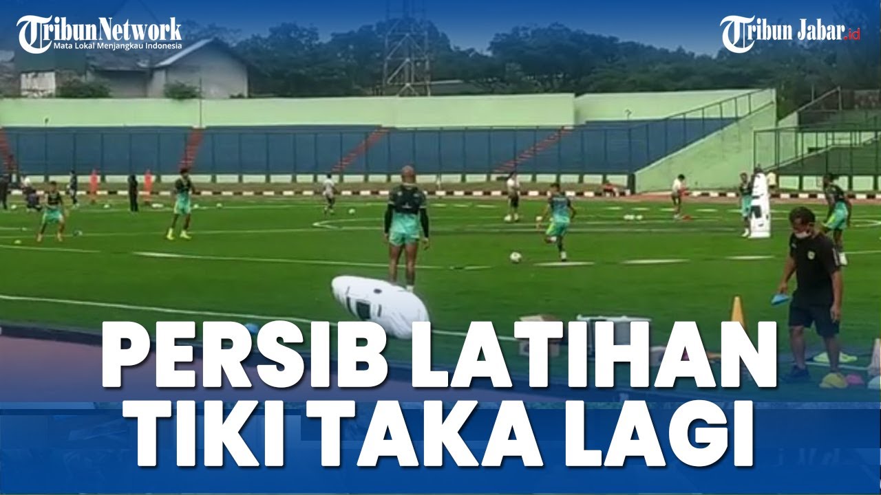 Para Punggawa Persib Bandung Latihan Tiki-taka Di Stadion Siliwangi ...