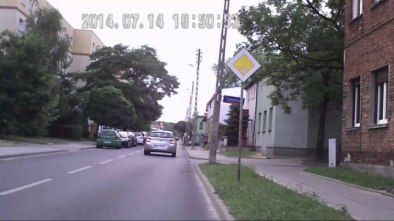 Wyprzedzanie roweru przez kierowców. - YouTube