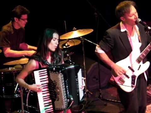 Brave Combo at The Kessler Theater in Dallas - YouTube