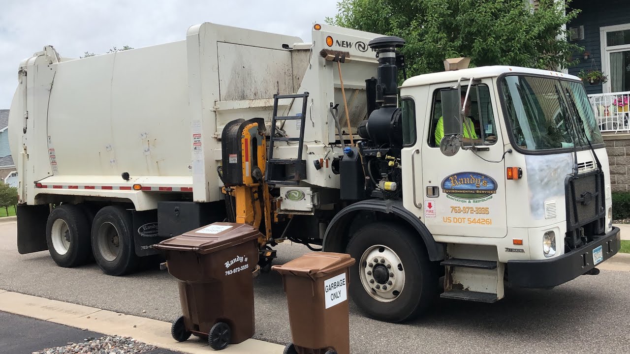 Randy’s Autocar New Way Sidewinder Garbage Truck - YouTube