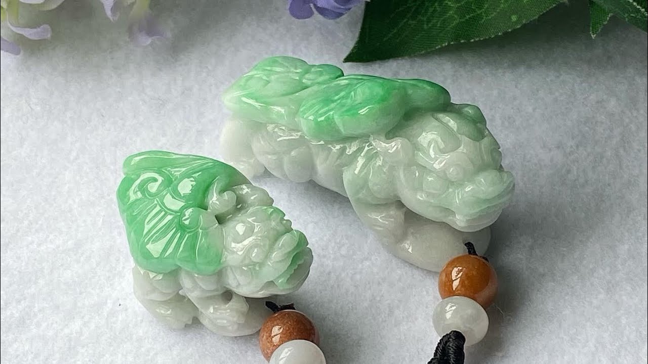 🟢 Waxy Tinted Base with Floating Sun Green Ruyi Pixiu Pendant ...