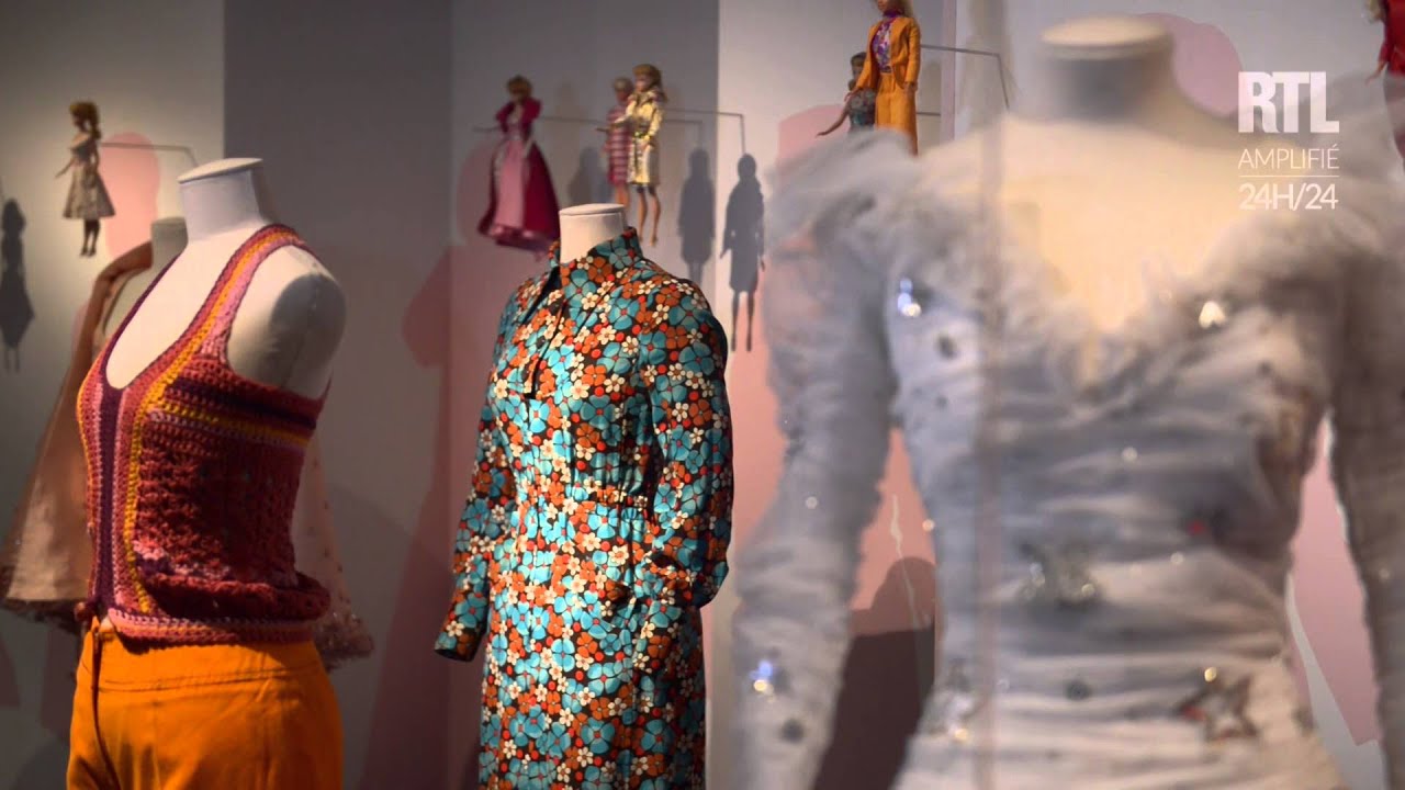 VIDÉO - Barbie s'expose au musée des Arts décoratifs - RTL - RTL - YouTube
