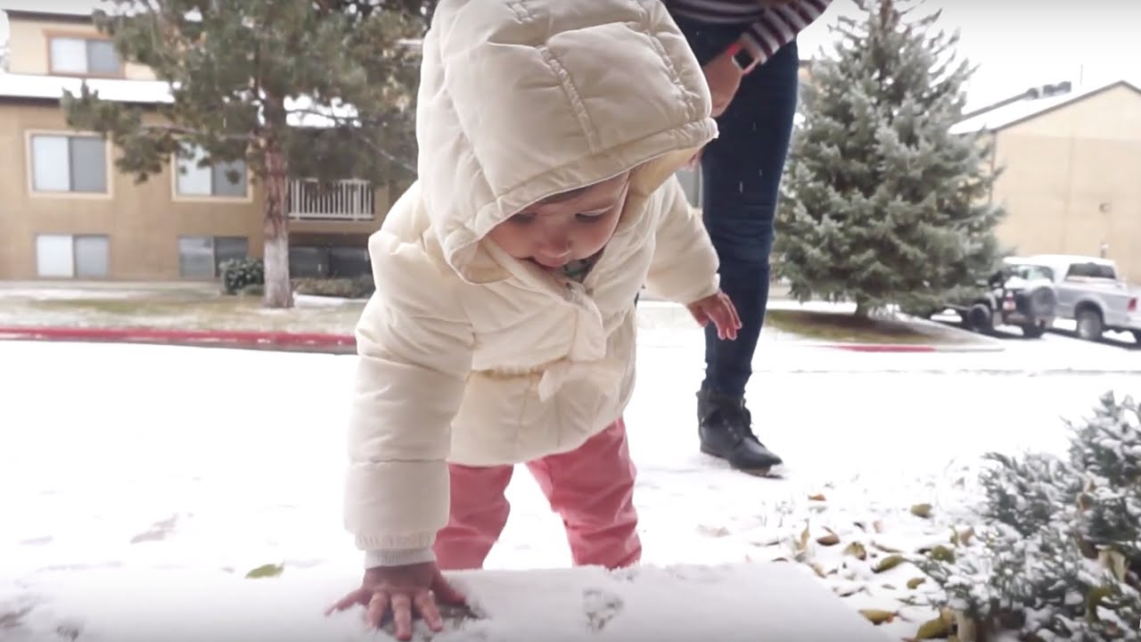 BABY'S FIRST EXPERIENCE WITH SNOW - YouTube
