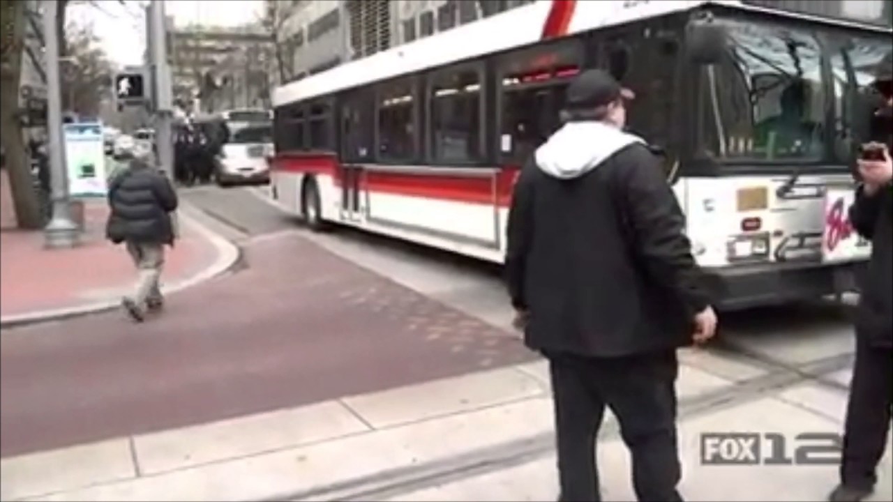 Portland, Oregon Police QUICKLY Stop And Arrest Protestors Who Were ...