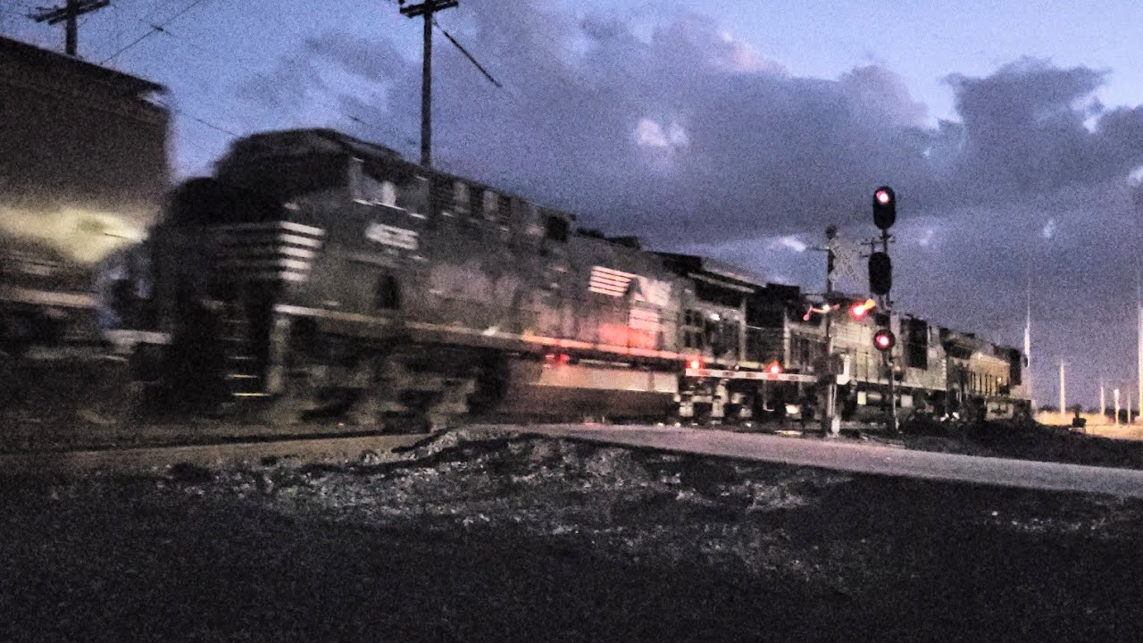 NS Freight 309 - (Green to Red Original NKP Signal) - BNSF Tier 4 ...