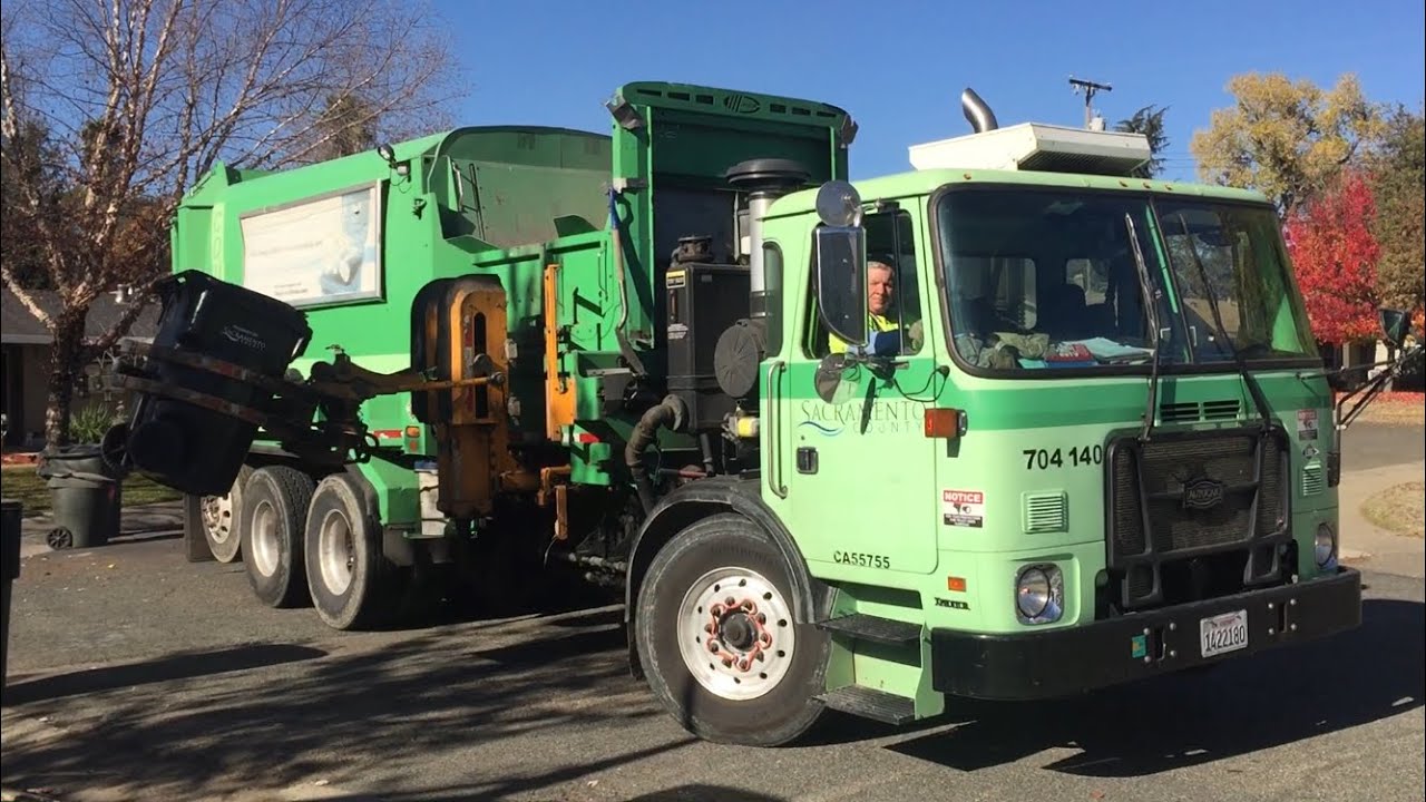 Green Autocar ACX • Labrie Automizer Garbage Truck - YouTube