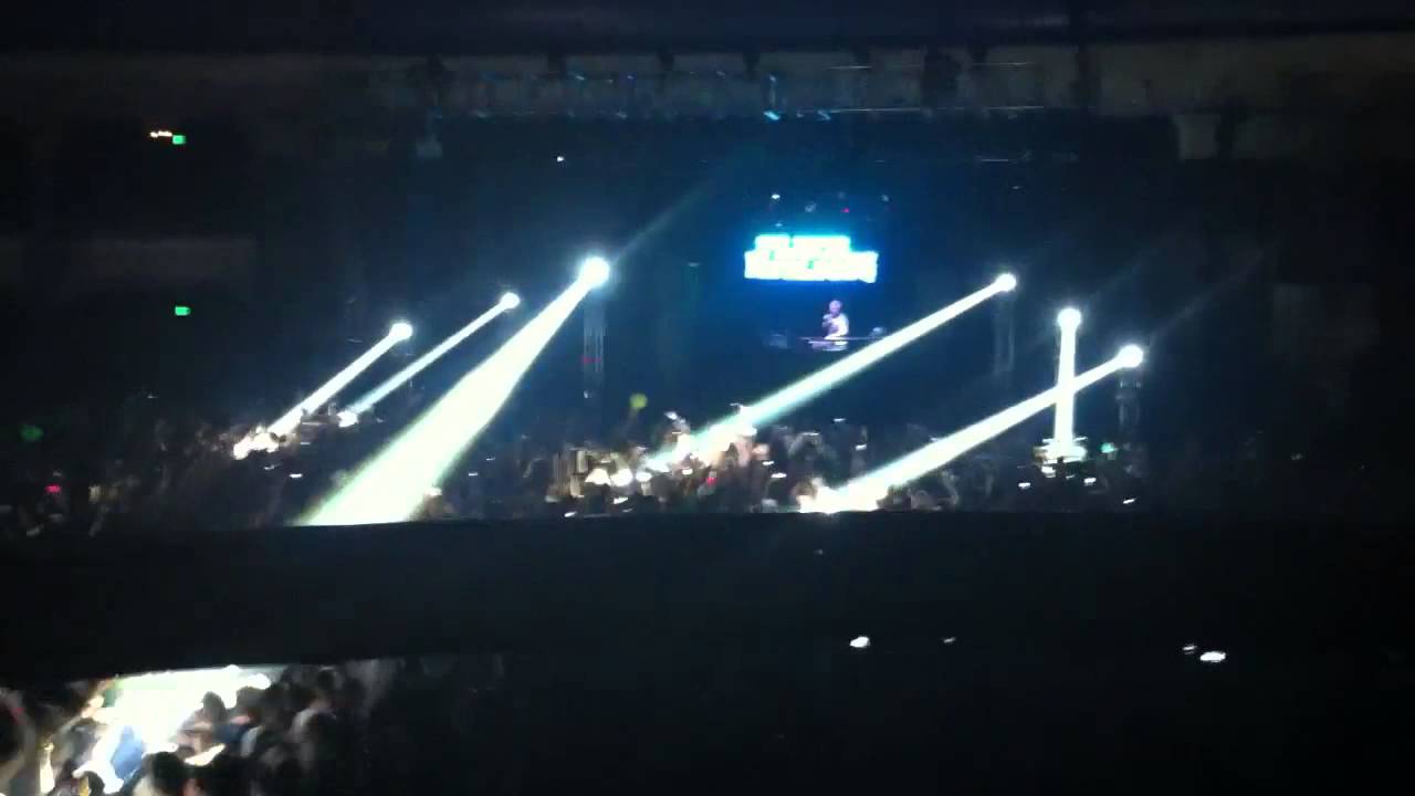 Flux pavillion : the scientist, the rave , march 9th 2013 - YouTube