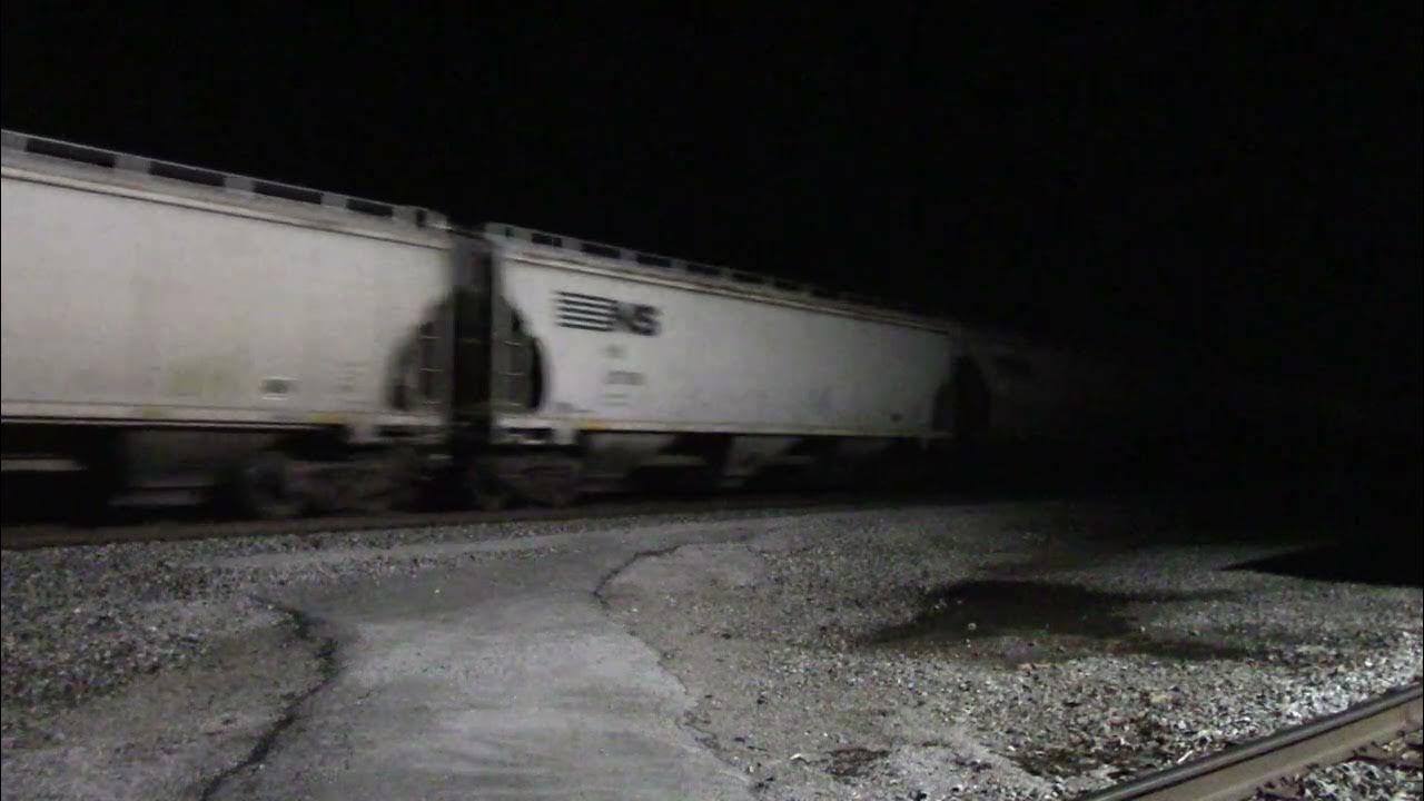 Trainspotting: NS #4299 with Dash 9 9832 leads NS 51Q through Burnside ...