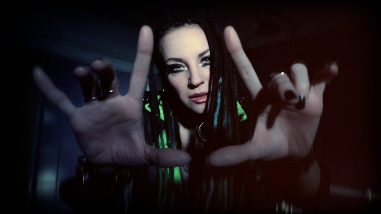 Elli Berlin - Lieb mich (Official Video) - YouTube