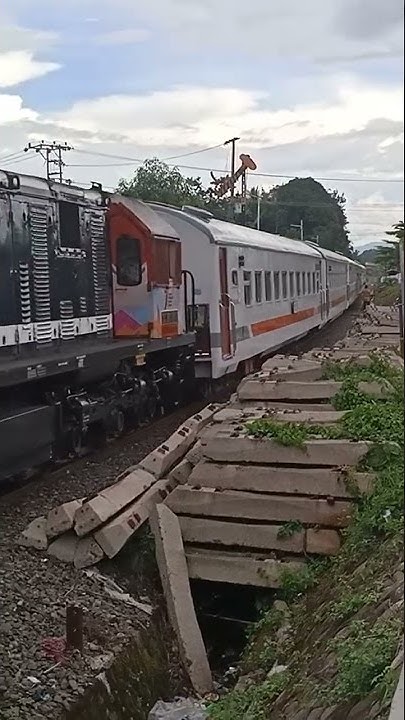 LOKOMOTIF CC 201 89 17(90R) - YouTube