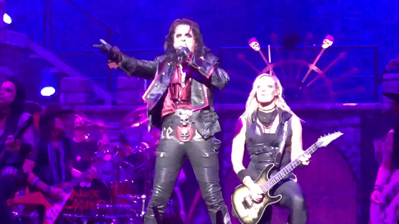 Poison (Live) - Alice Cooper - Bordeaux Arena, 5 September 2019 - YouTube