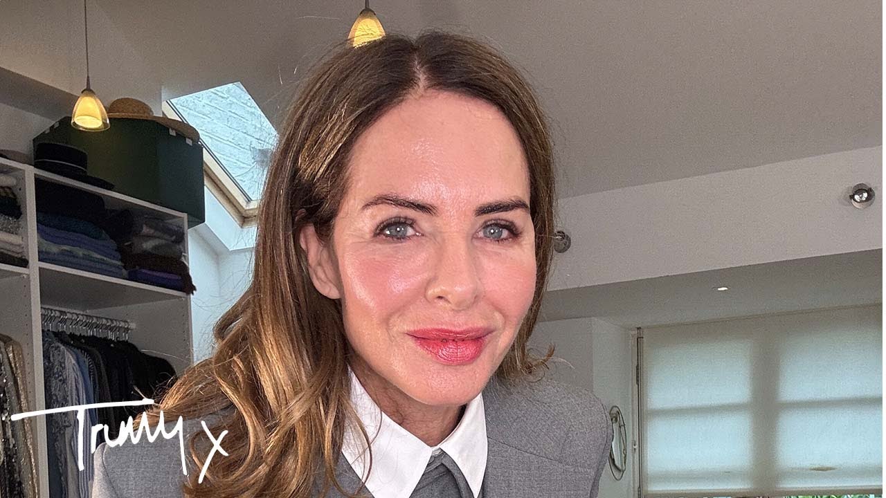 The Perfect Pick-Me-Up Makeup Look | Beauty Tips | Trinny - YouTube