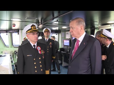 Cumhurbaşkanı Erdoğan TCG Anadolu Gemisi'ni ziyaret etti
