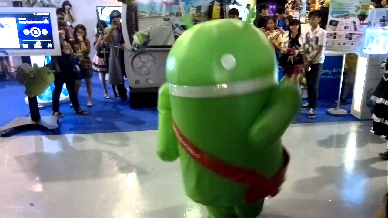 Dancing Android Robot at Singapore - YouTube