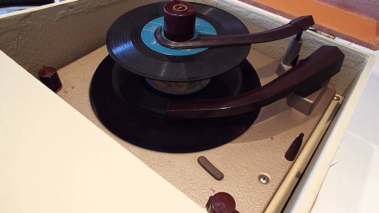 Columbia stereo record player playing a 45 RPM record. - YouTube