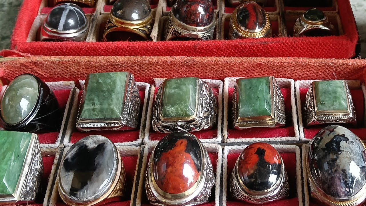 Batu Gambar Setan - YouTube