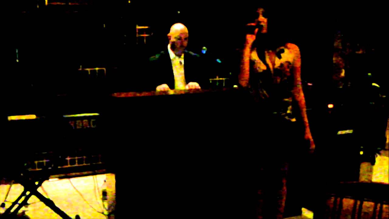 Issa Daoud and Zeina Amar, June 2011 - YouTube