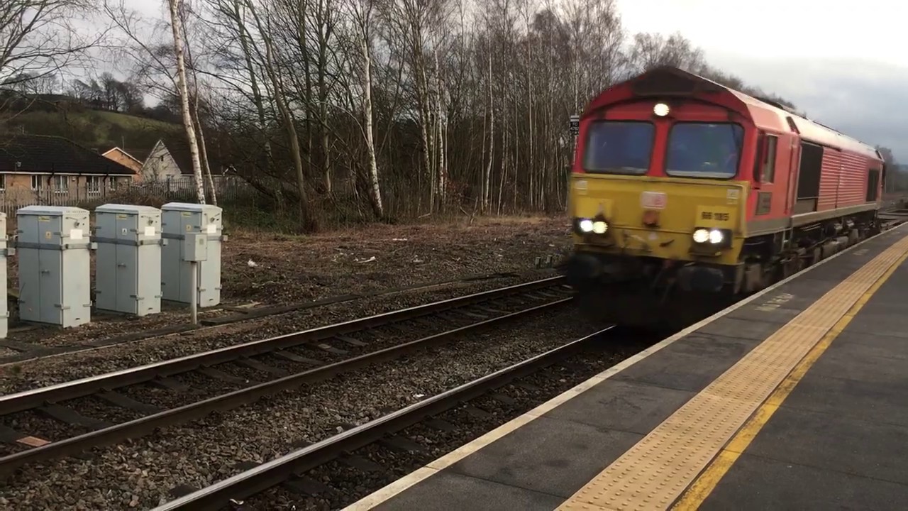 DB Cargo 66 185 passing Chesterfield Station with a Soton W Docks Berth ...