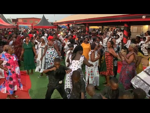 Coastal band performs at Moree - YouTube
