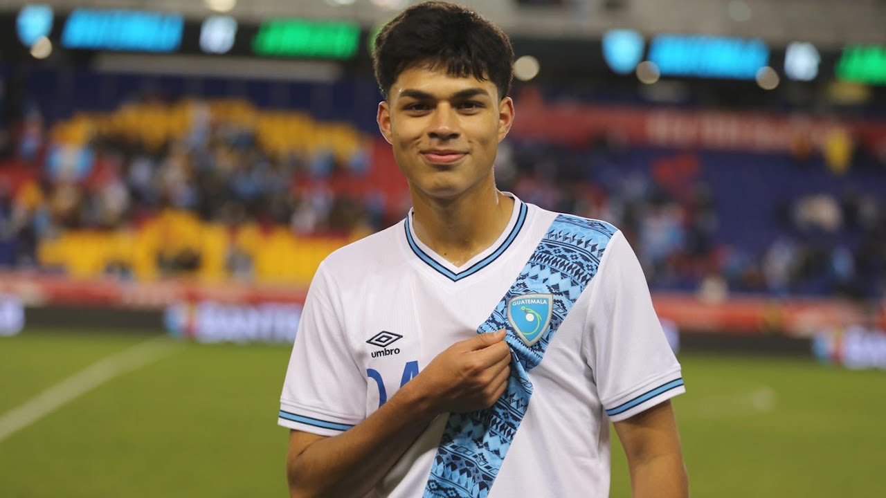 OLGER ESCOBAR DEBUTO CON LA SELECCION MAYOR DE GUATEMALA A SUS 17 AÑOS ...
