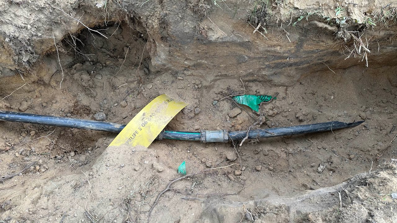 Digging To Find The Water Line So We Can Fixed It Before Winter 🥶🇸🇪 # ...