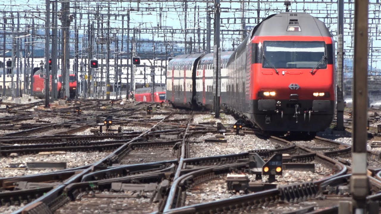 TRAINS IN SWITZERLAND - ZURICH MAIN STATION - YouTube