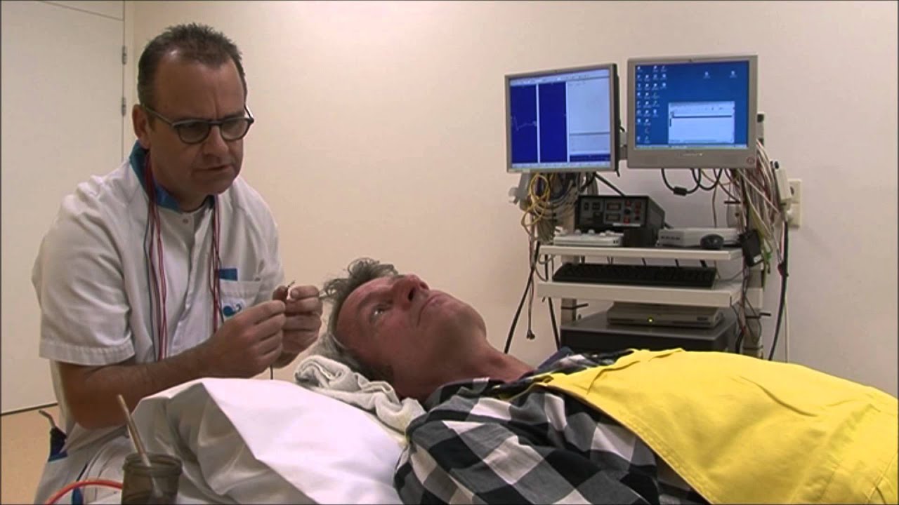 Zenuwonderzoek voor en tijdens een rugoperatie - YouTube