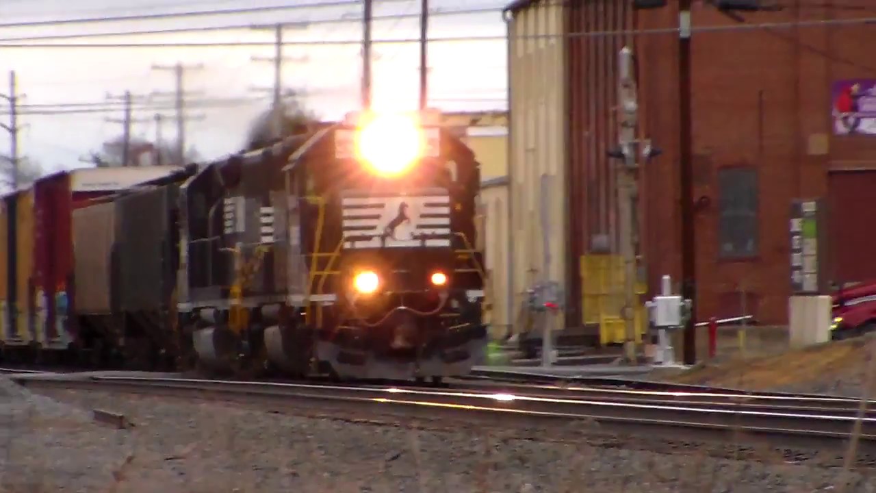 NS H31 with 5303 up front and 3029 trailing second (No push pull) - YouTube