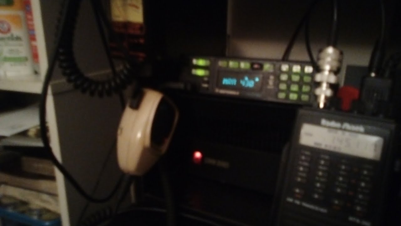 Realistic: Attempt at a simplex contact; 146.490Mhz - YouTube