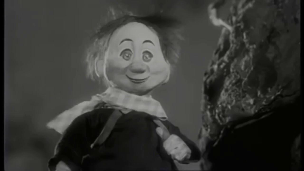 Old norwegian puppet movies but it's the end of the world - YouTube