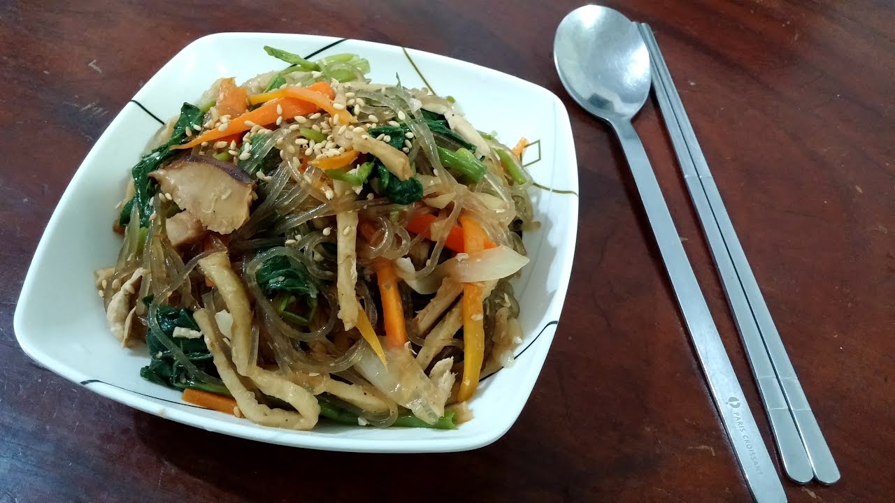 HOW TO COOK JABCHAE 잡채 | KOREAN STYLE PANSIT RECIPE - YouTube