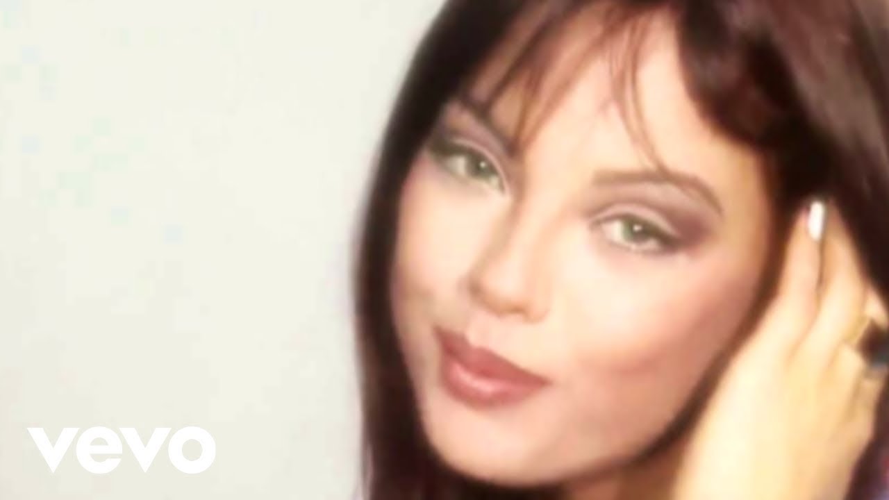 Ebru Gundes - Firtinalar (Official Music Video) - YouTube